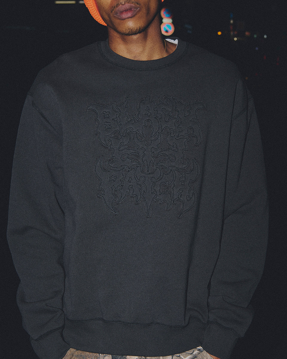METAL LOGO STITCHED CREW SWEAT CHARCOAL – BlackEyePatch